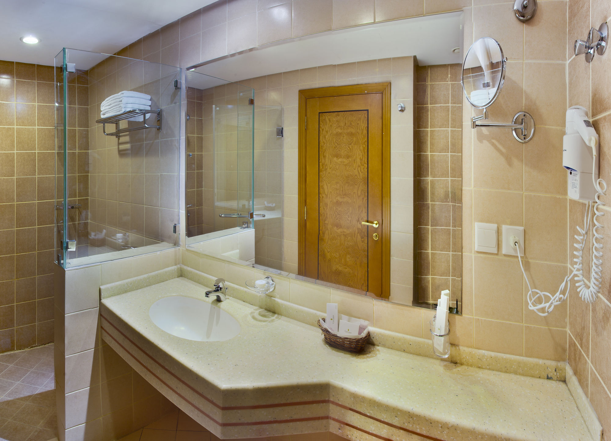 Bab Al Multazam Concorde Hotel Mecca: 4 star Hotel with a Minimum Price ...